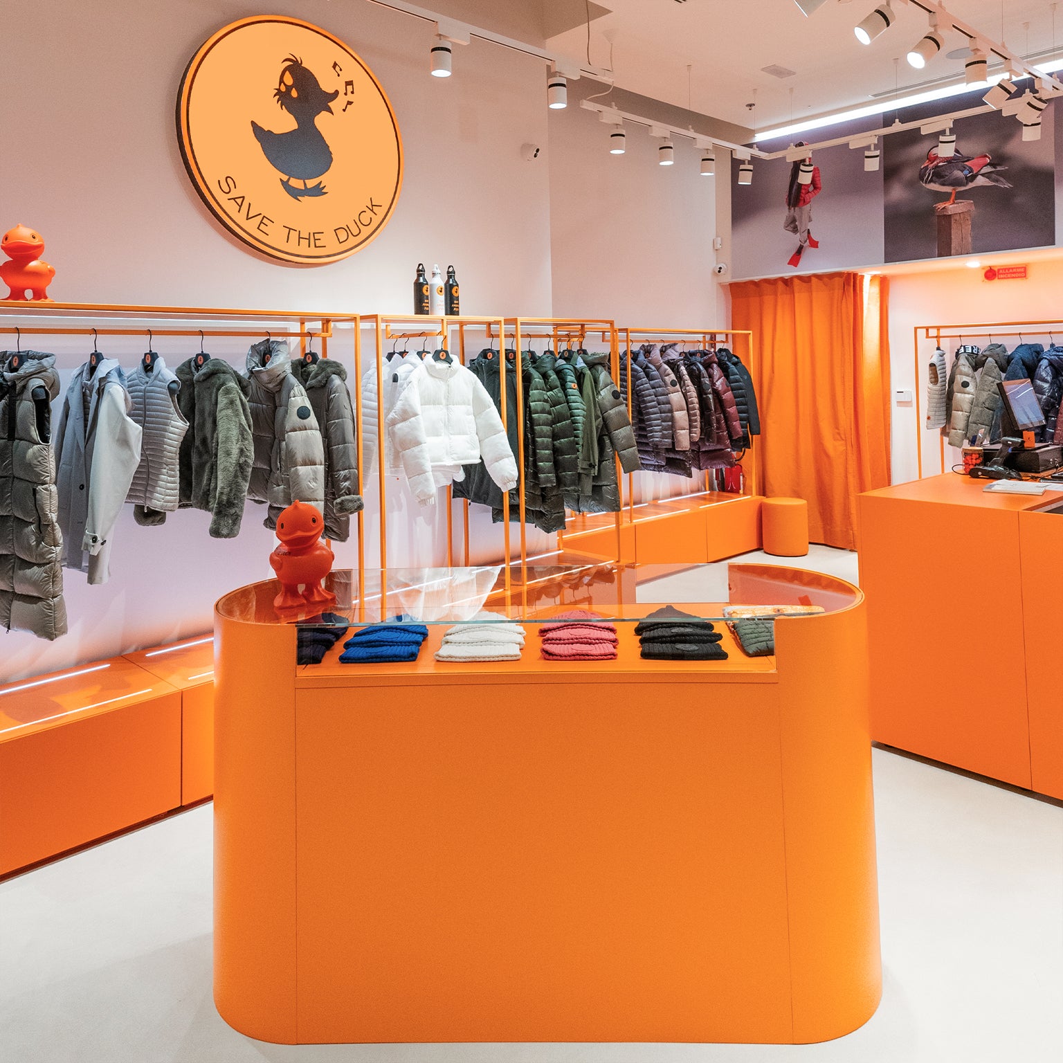 Scopri i nostri flagship store | Save The Duck